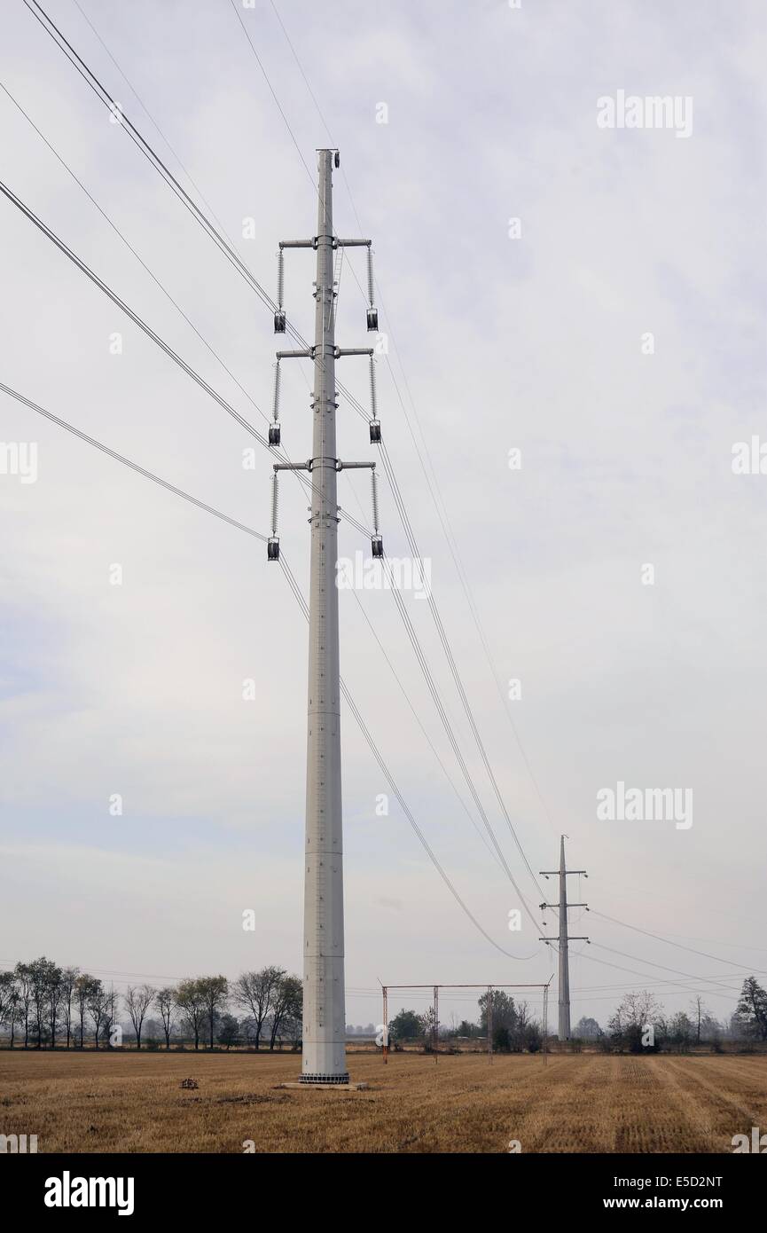 Italy, reconstruction of an high-voltage power line with low ...