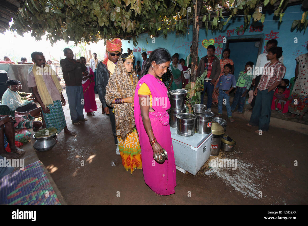 Baiga tribe hi-res stock photography and images - Alamy