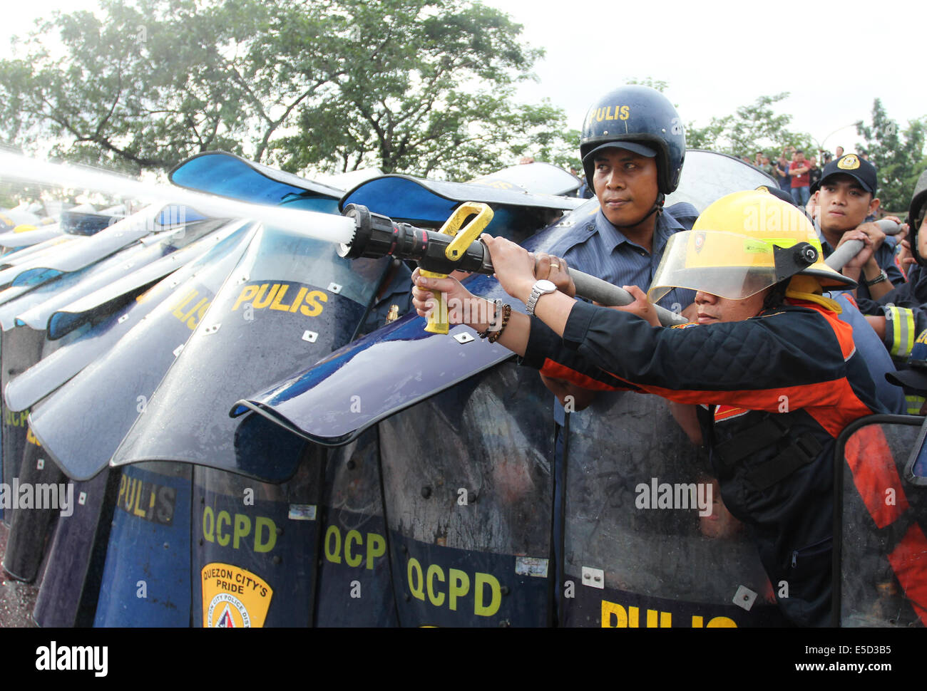 Filipino firefighters hi-res stock photography and images - Alamy