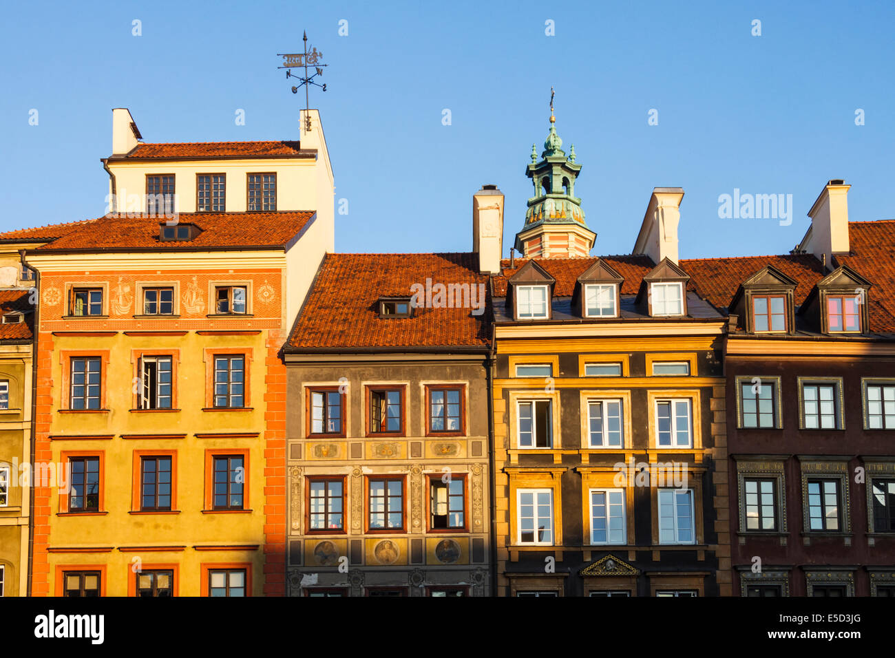 Historical buildings at the Old Town Market Square. Warsaw, Poland ...