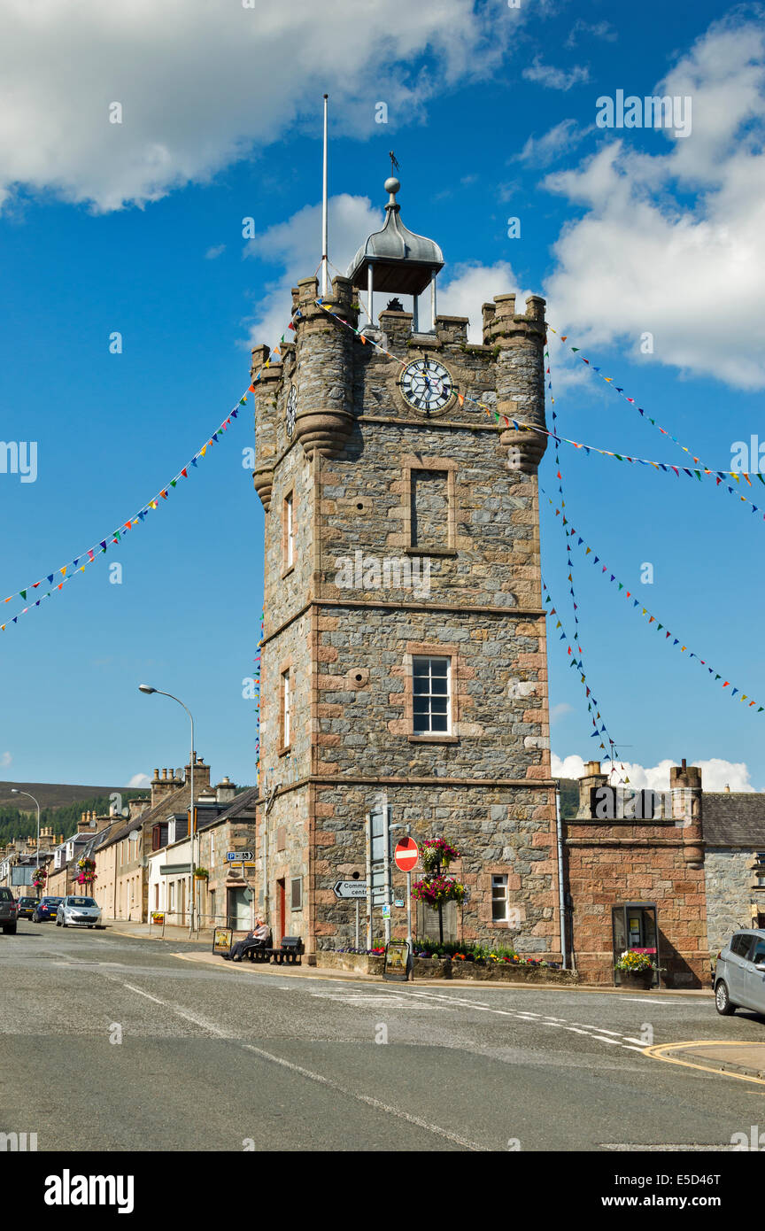 DUFFTOWN ABERDEENSHIRE SCOTLAND THE SQUARE WITH CLOCK TOWER AND FLOWER ...