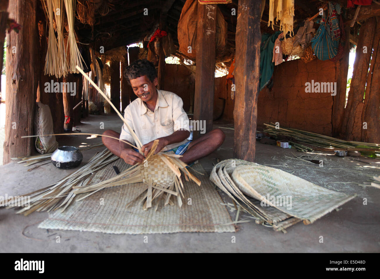 Man making baskets hi-res stock photography and images - Alamy