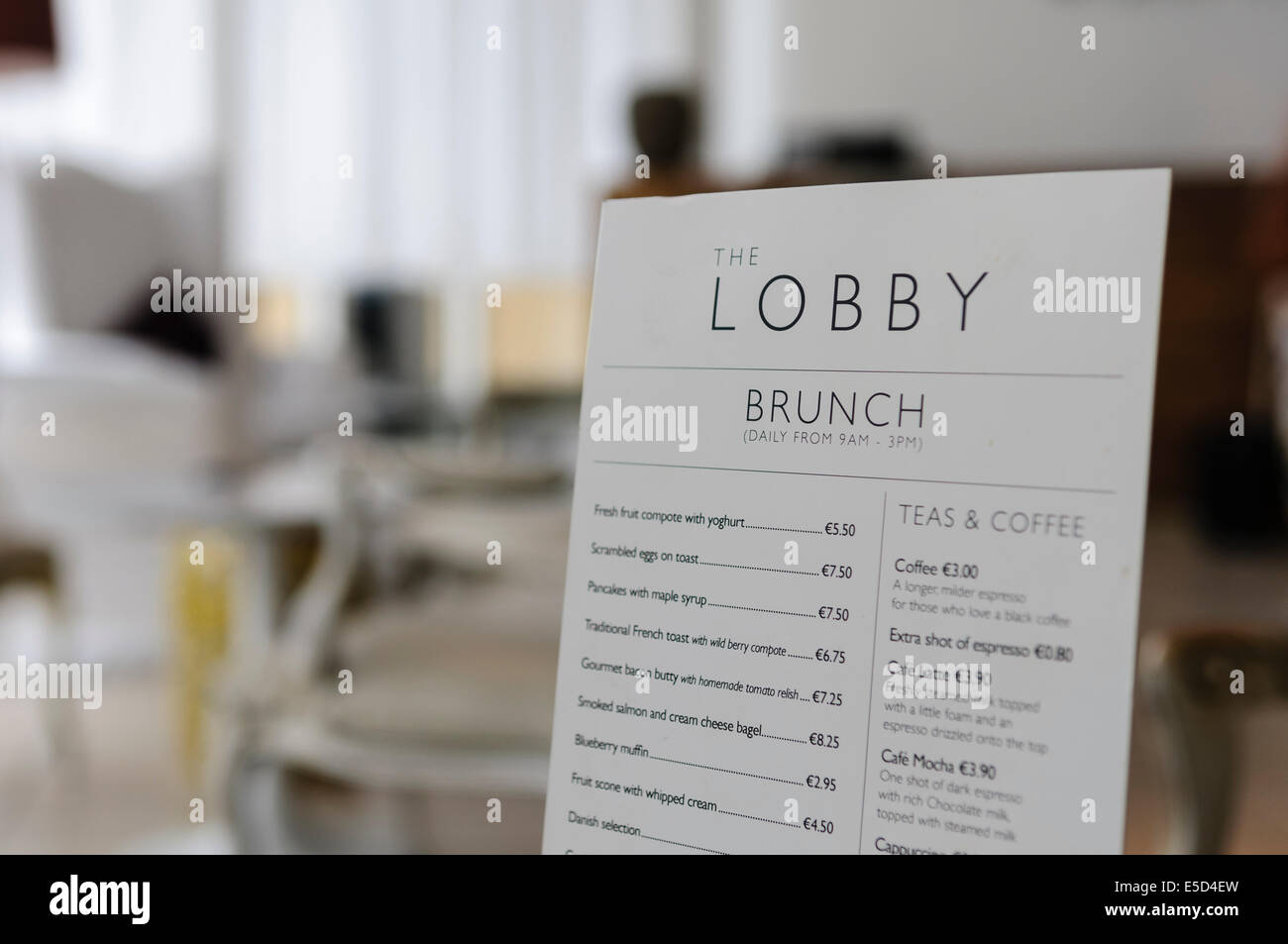 Hotel lobby cafe hi-res stock photography and images - Alamy