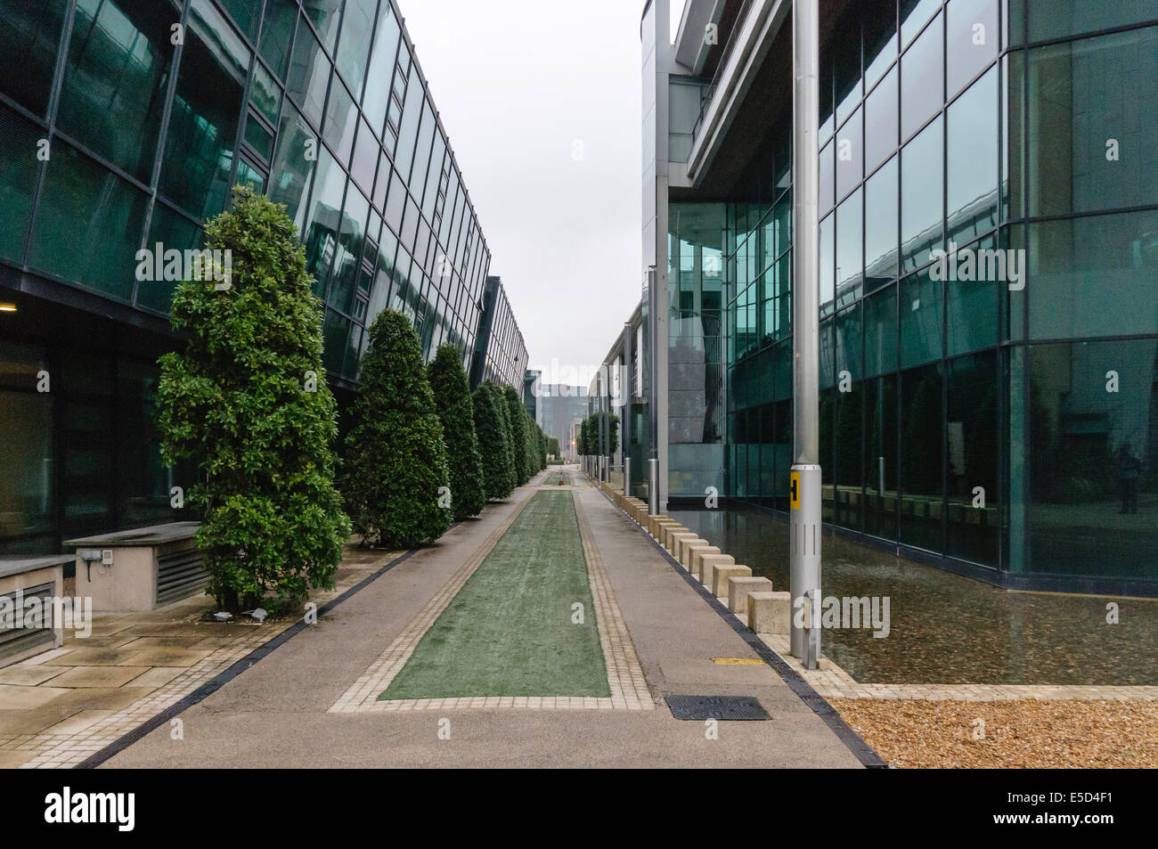 Narrow pathway between buildings hi-res stock photography and images ...