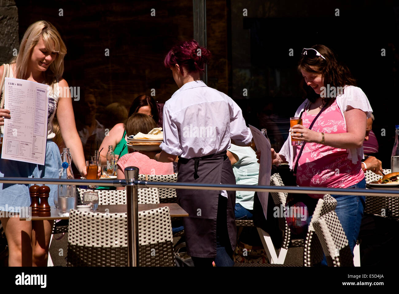 Sweltering heat uk hi-res stock photography and images - Alamy