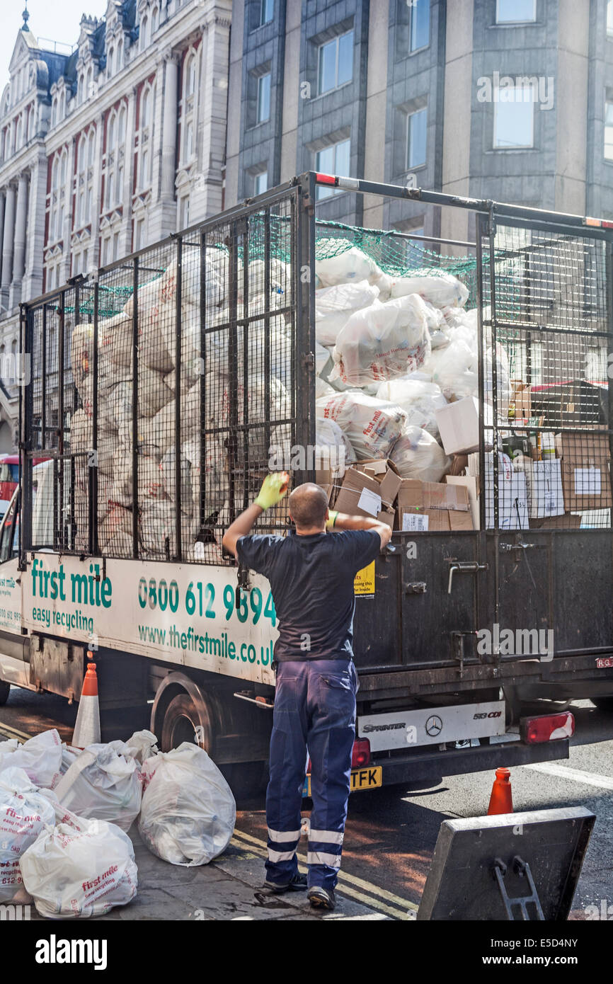 Recycling lorry hi-res stock photography and images - Alamy