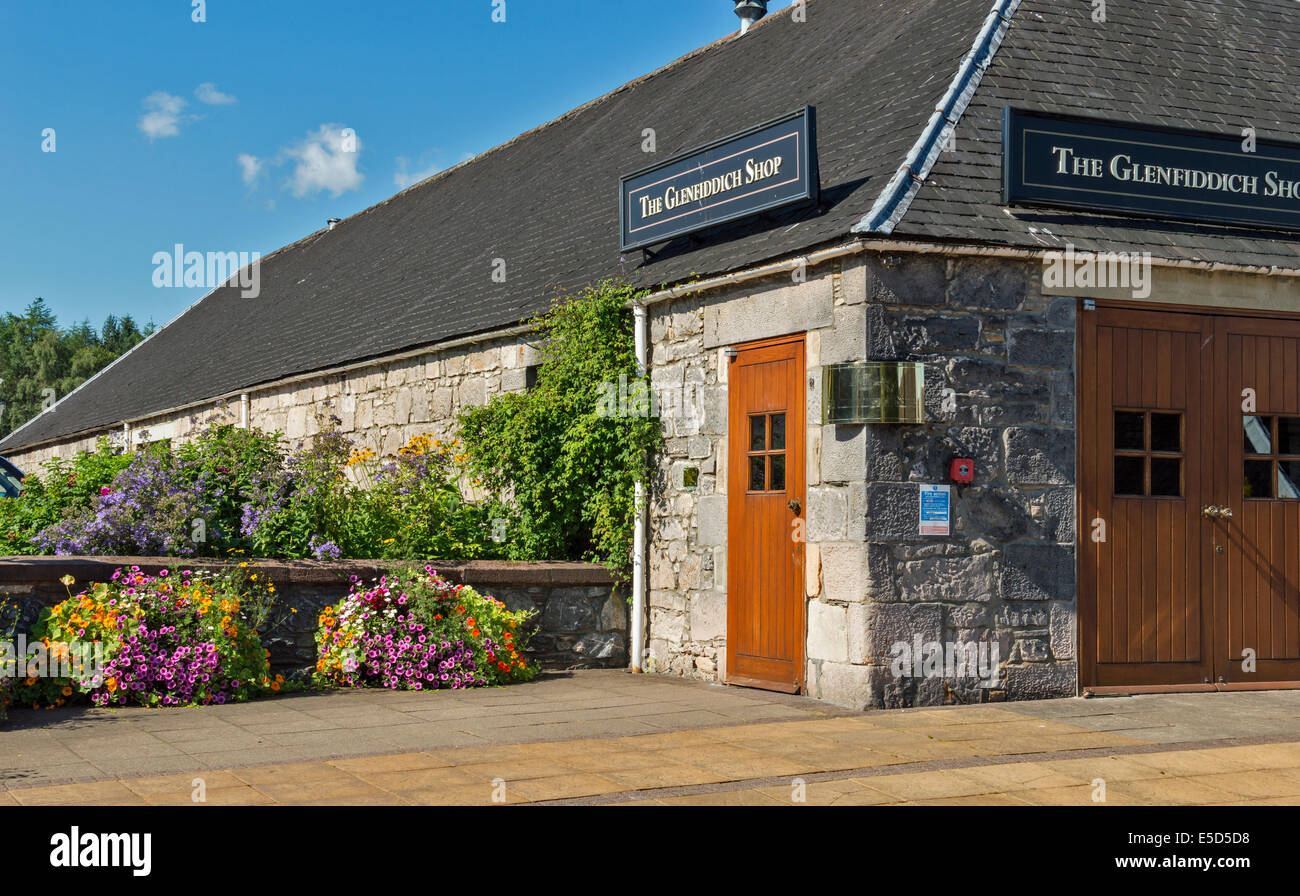GLENFIDDICH WHISKY DISTILLERY DUFFTOWN SCOTLAND SPECTACULAR FLOWER ...