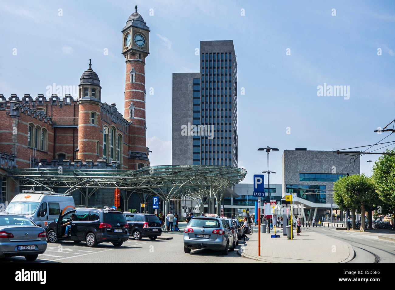 Ghent sint pieters railway station hi-res stock photography and images ...