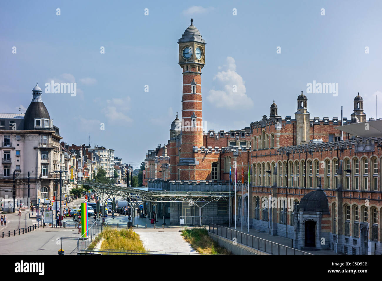 Entrance of the Gent-Sint-Pieters / Saint Peter's railway train station ...