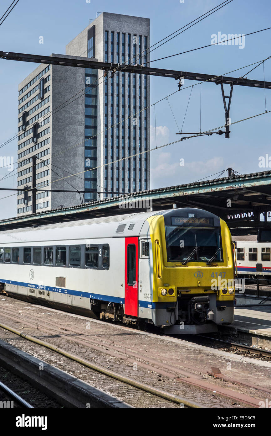 Ghent sint pieters railway station hi-res stock photography and images ...