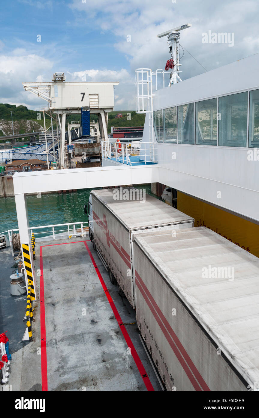 Trucks lorry lorries dock port hi-res stock photography and images - Alamy