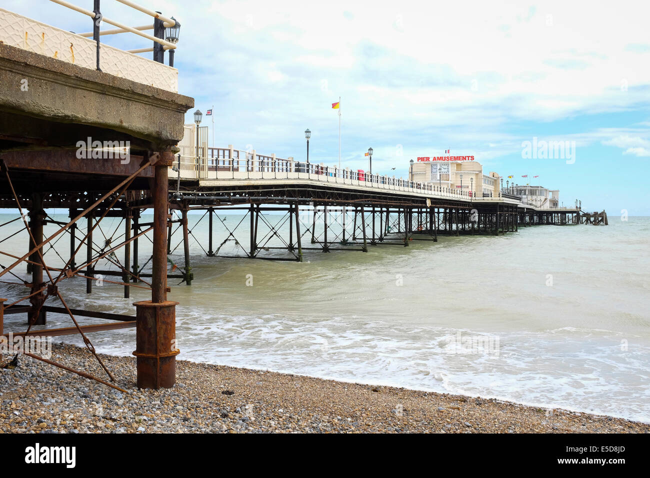 Worthing pier hi-res stock photography and images - Alamy
