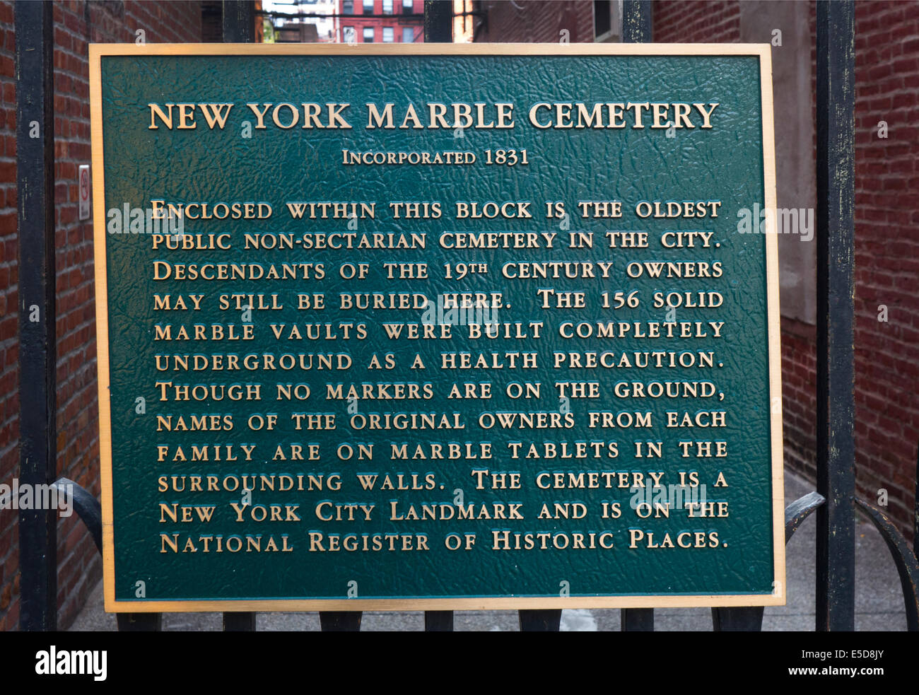 Cemetery sign iron hi-res stock photography and images - Alamy