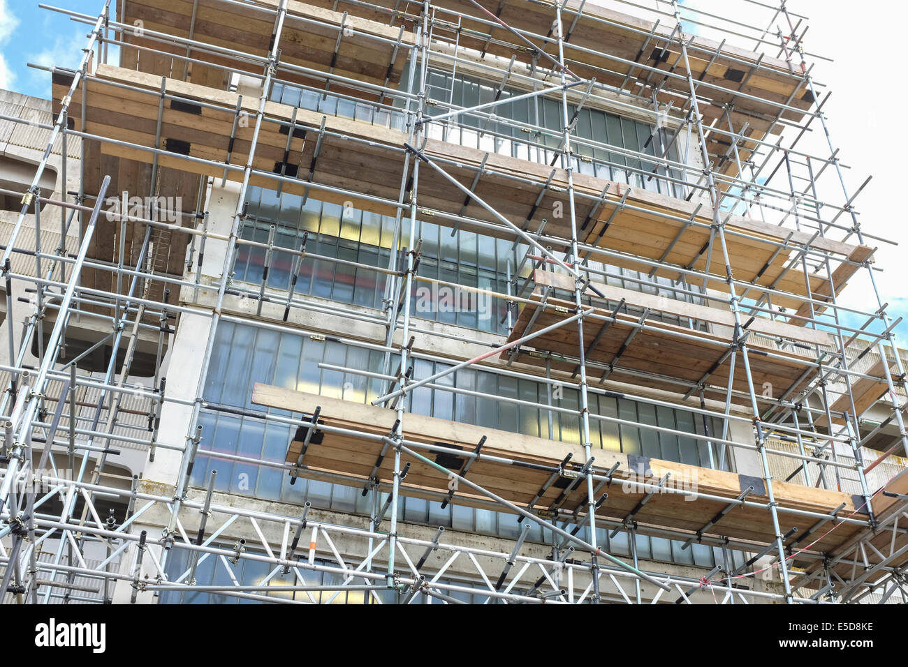Building scaffolding uk hi-res stock photography and images - Alamy