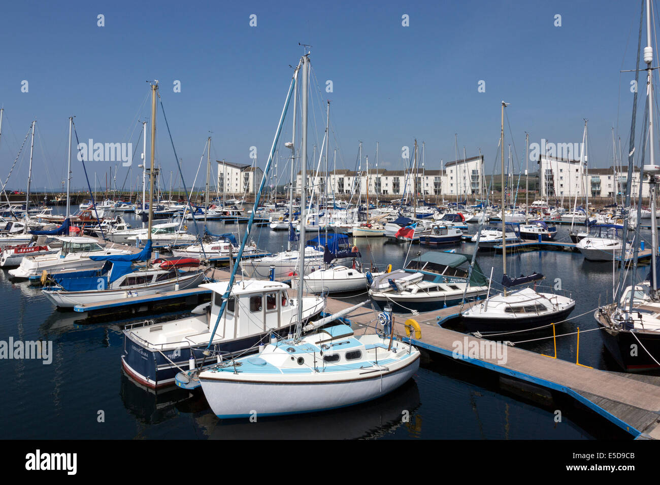 New build marina and housing at Ardrossan harbour, Firth of Clyde ...