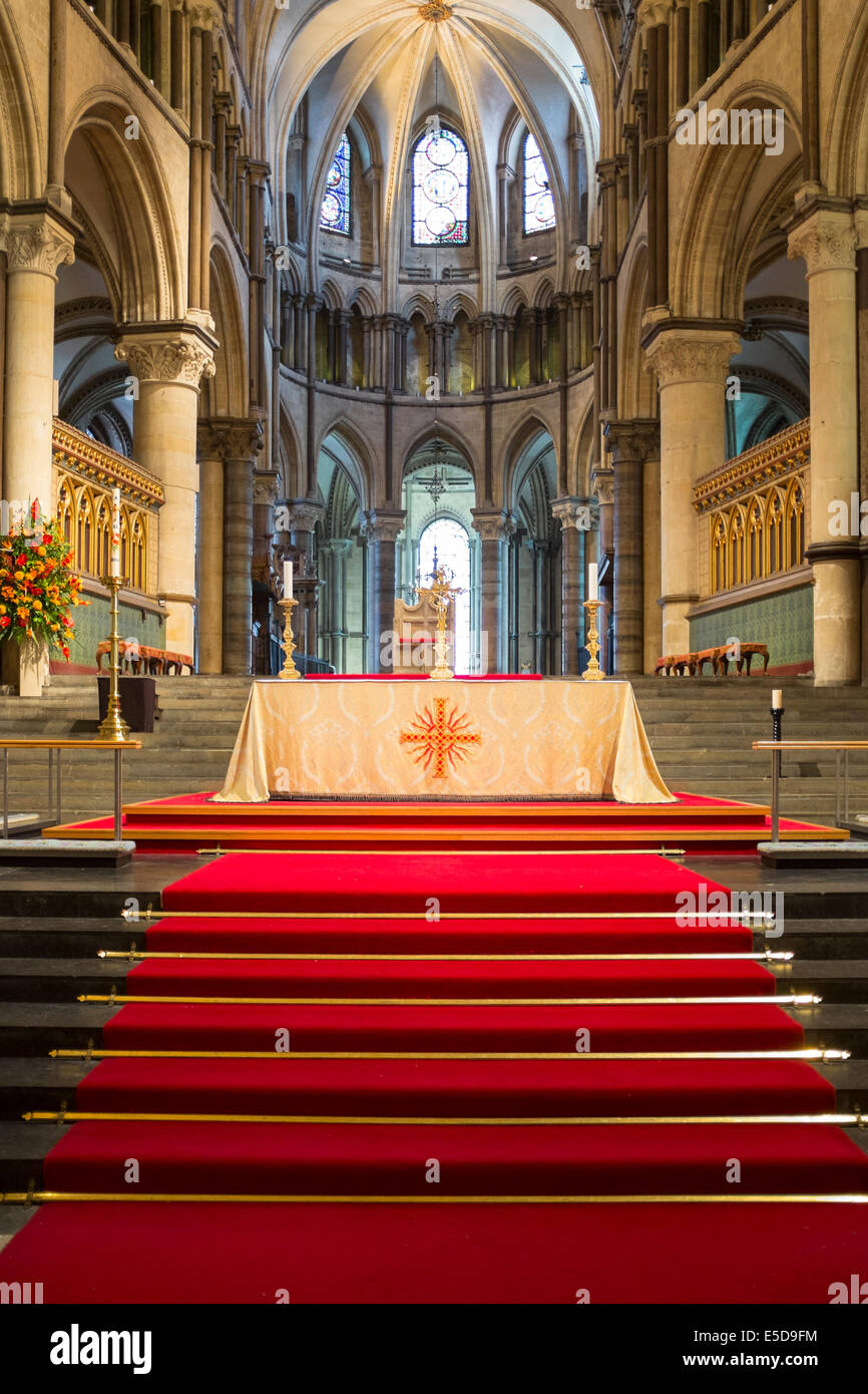 Magnificent altar of Canterbury Cathedral and the Trinity Chapel in the ...