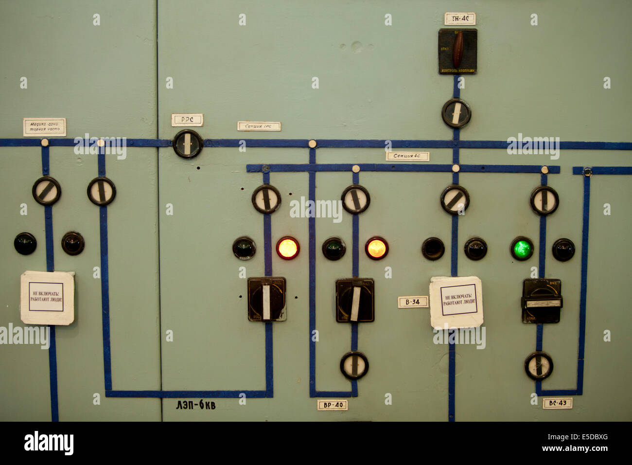 Circuits hi-res stock photography and images - Alamy