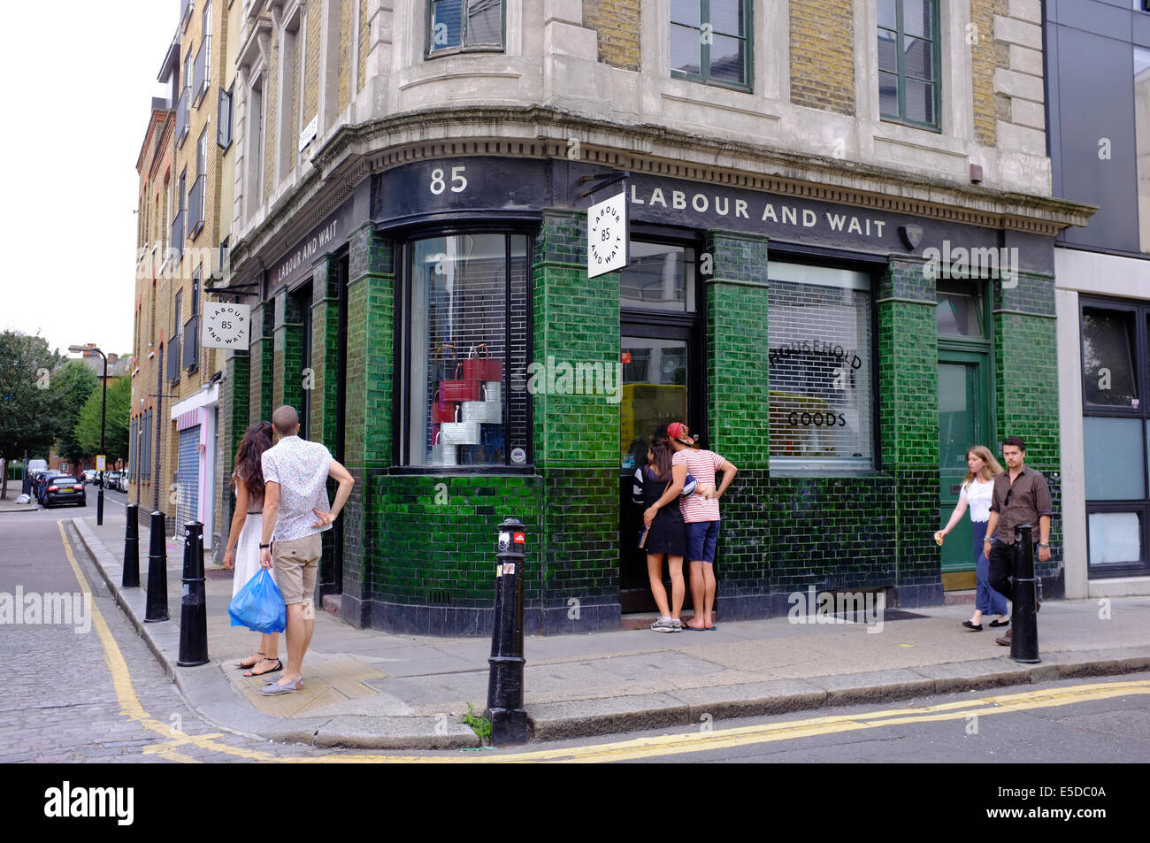 Pub wait hi-res stock photography and images - Alamy