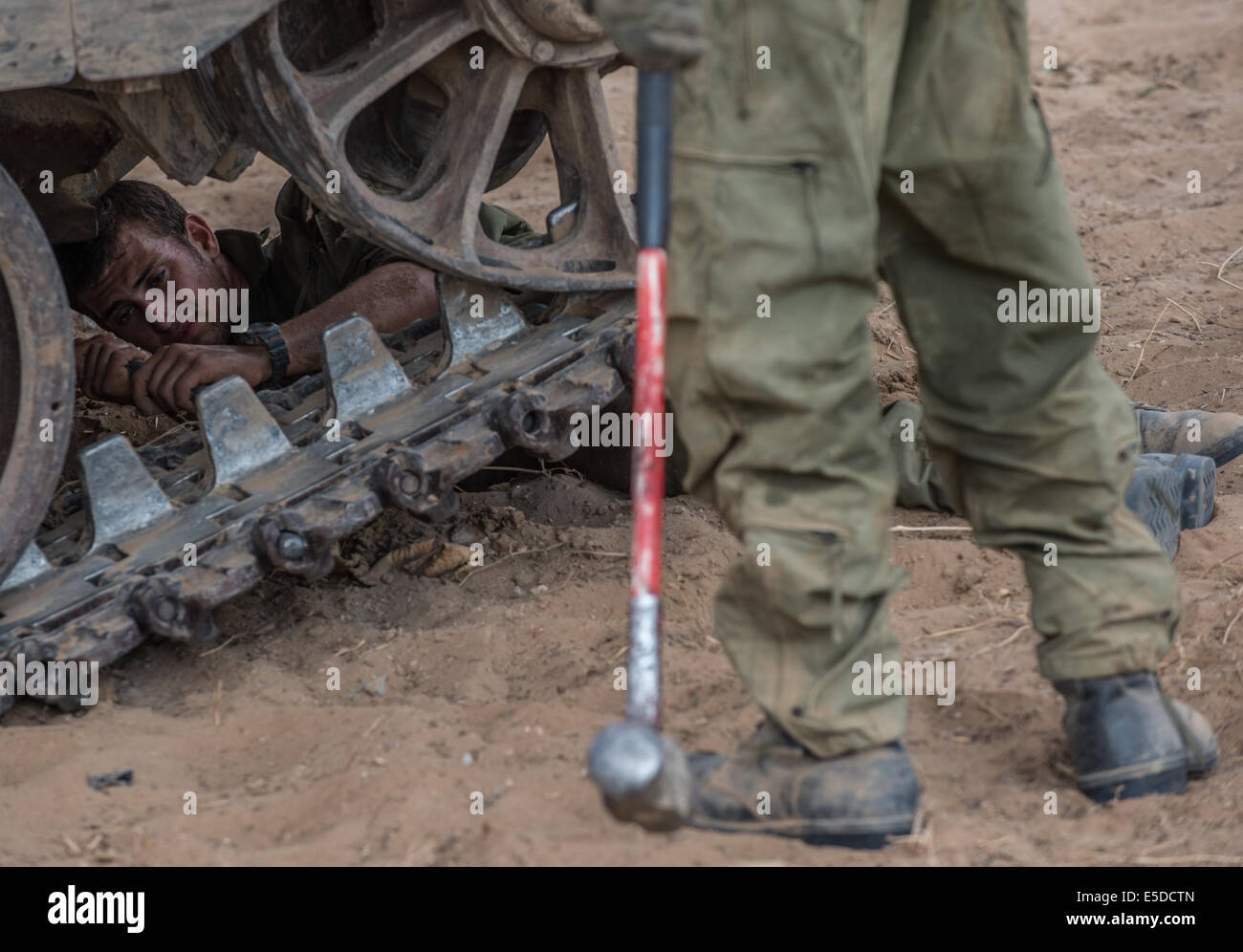 Israeli soldier tank hi-res stock photography and images - Alamy