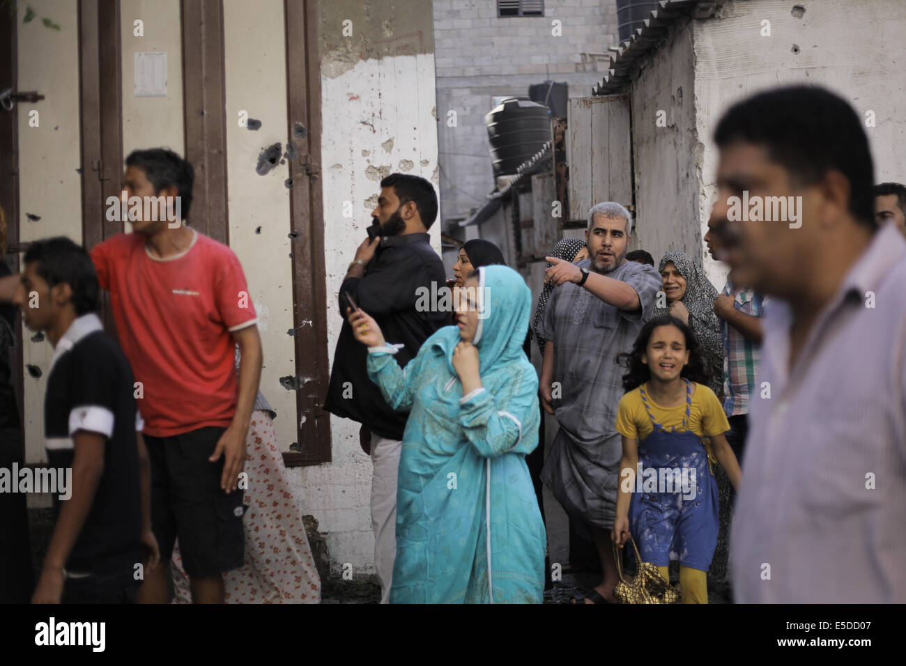 Gaza, Palestinian Territories. 28th July, 2014. A Palestinian woman reacts next to the scene of ...