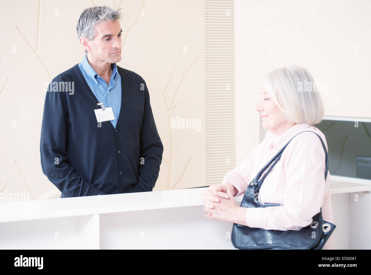 Dental office receptionist hi-res stock photography and images - Alamy