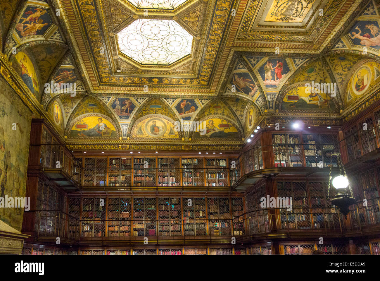 Three tier dome hi-res stock photography and images - Alamy