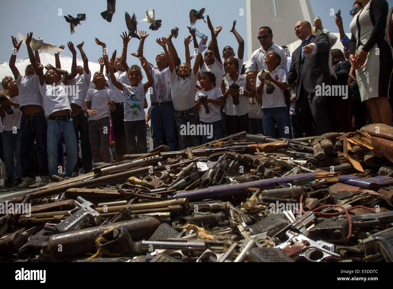 Santo Domingo, Dominican Republic. 28th July, 2014. Children release ...