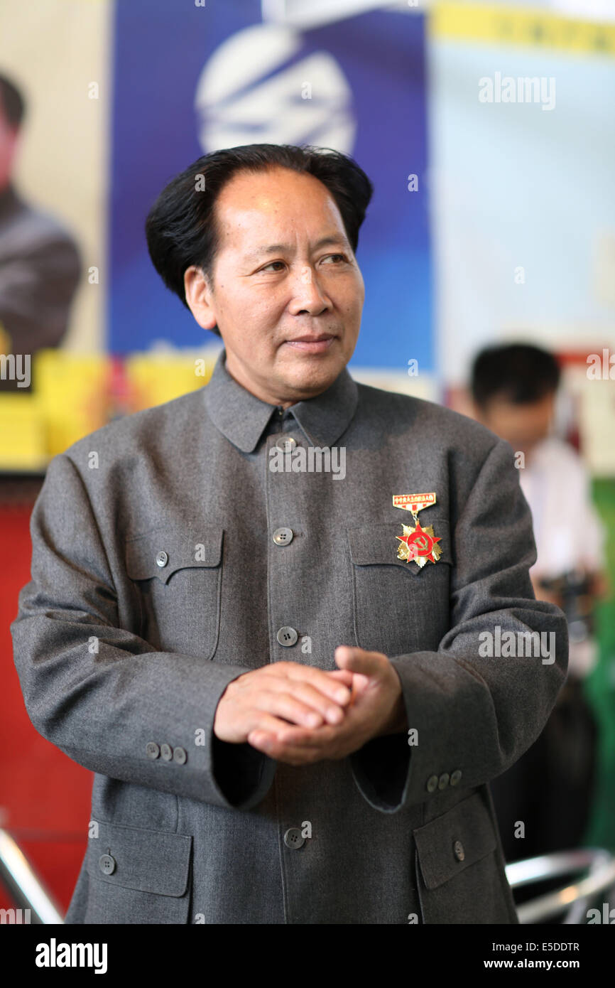 Chairman mao hi-res stock photography and images - Alamy