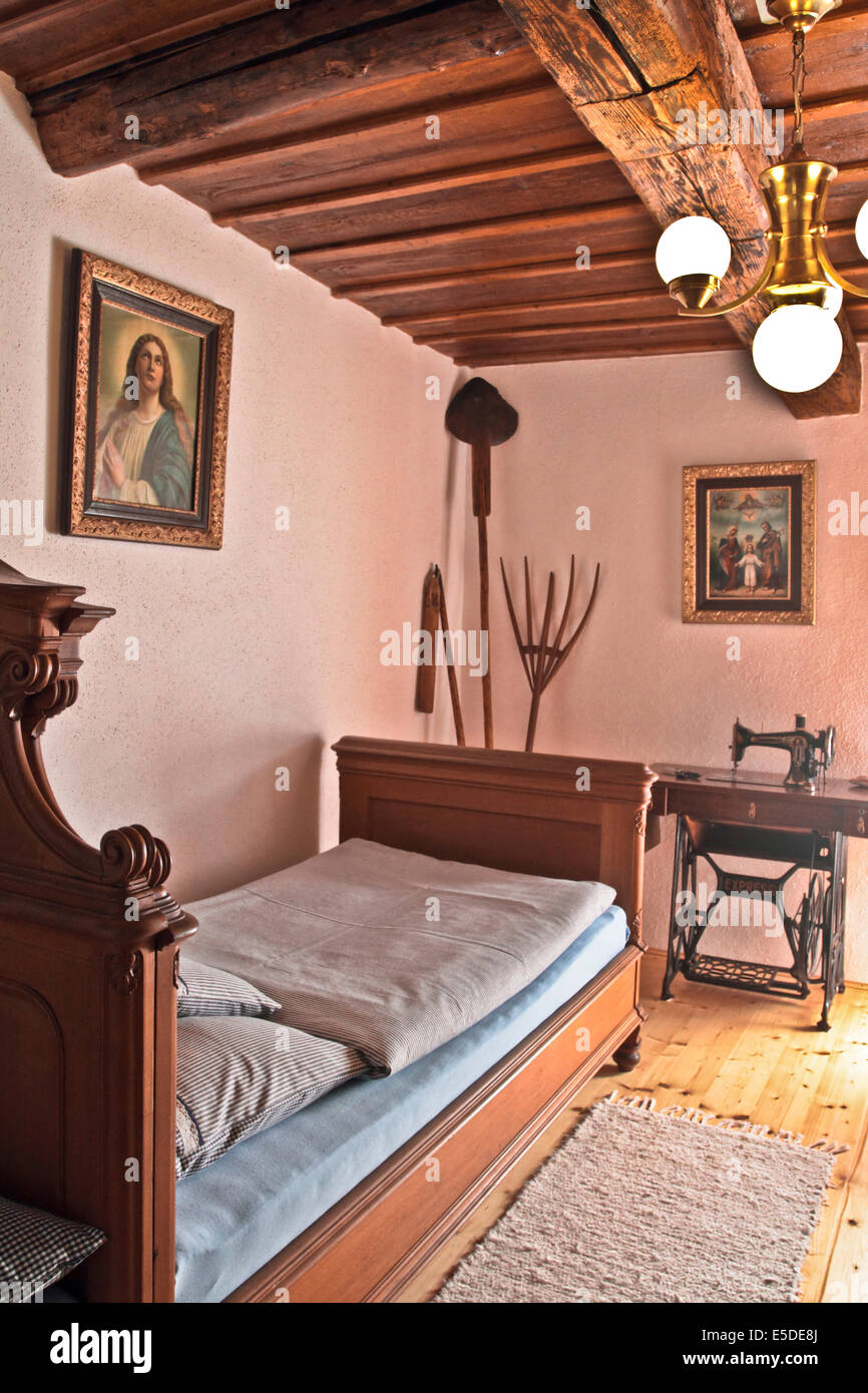 Old cottage interior hi-res stock photography and images - Alamy