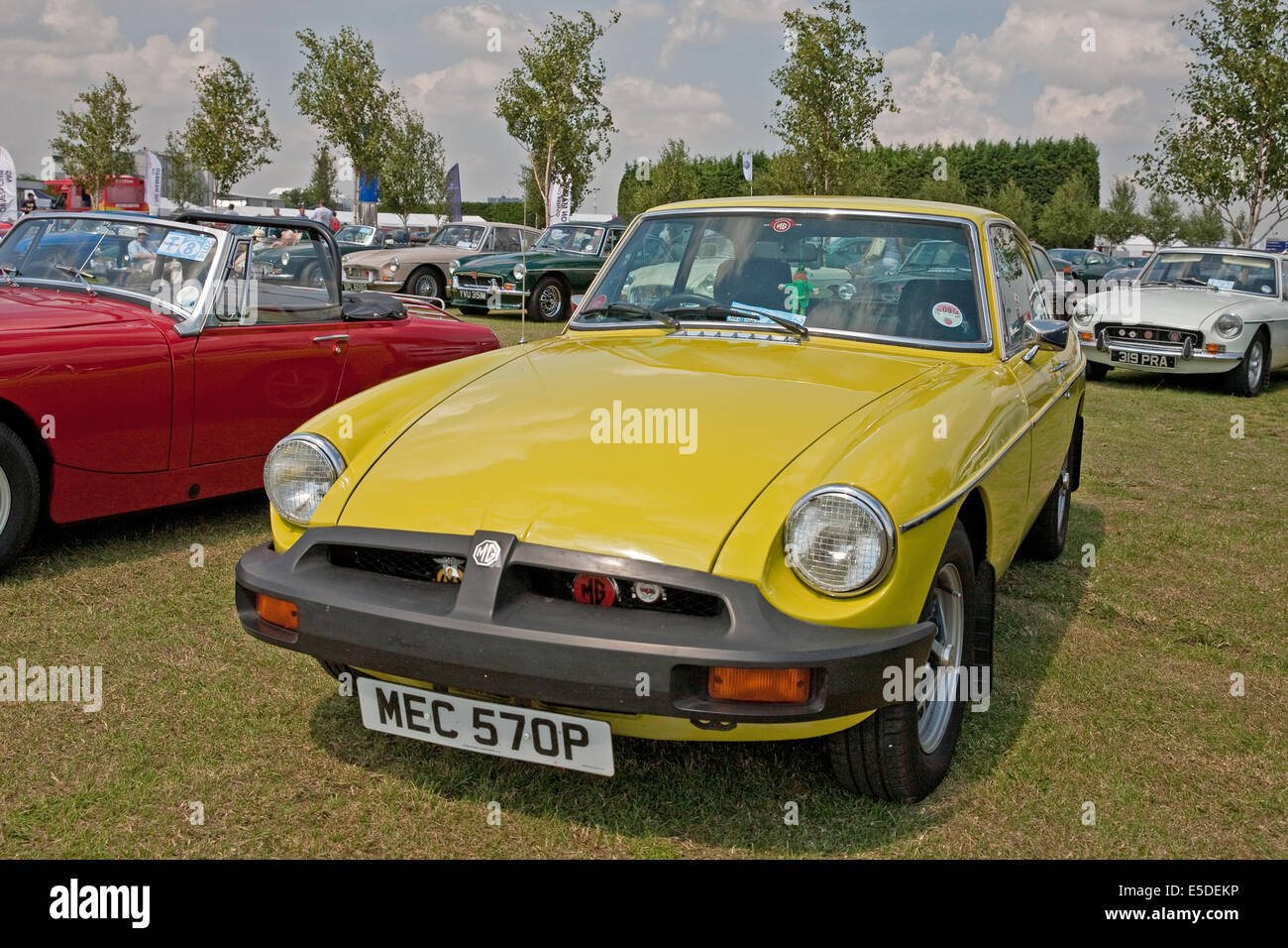 Mg rover car convertible hi-res stock photography and images - Alamy