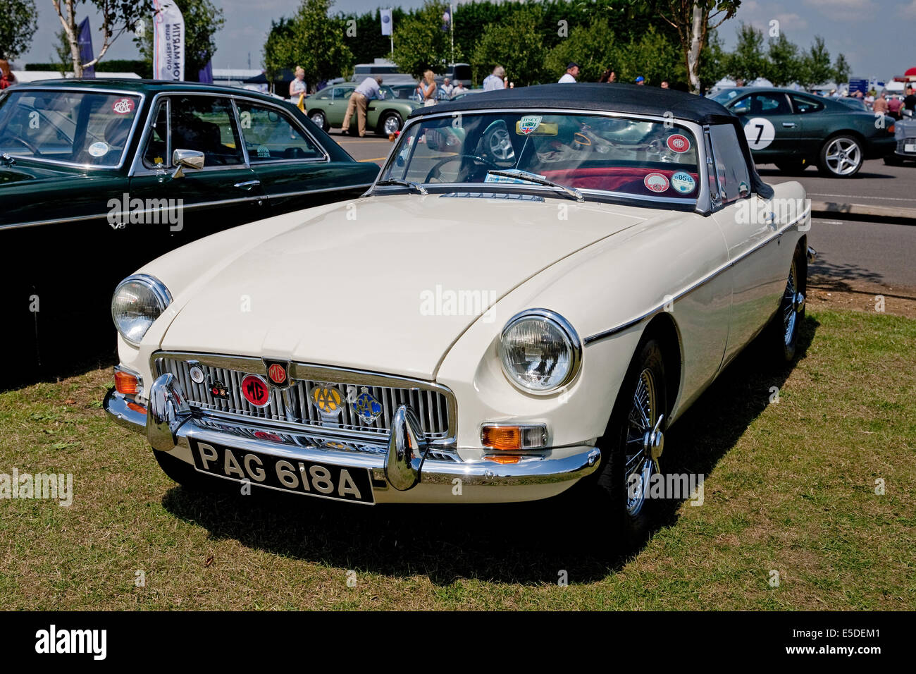 Mg rover car convertible hi-res stock photography and images - Alamy