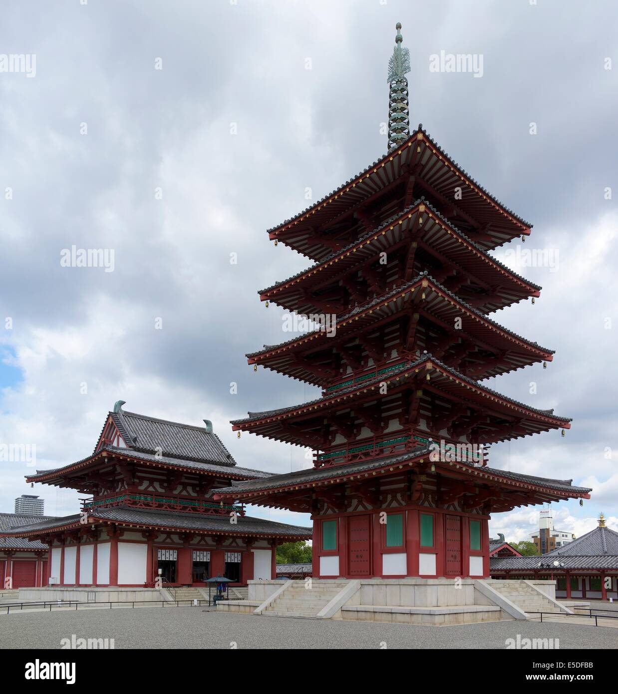 Shitennoji temple japan hi-res stock photography and images - Alamy