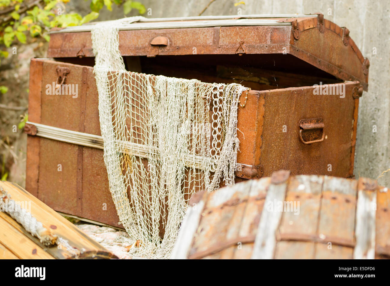 Pirate treasure chest hi-res stock photography and images - Alamy