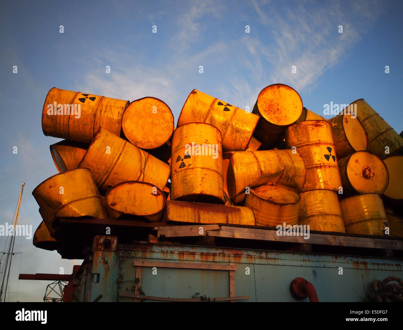 Toxic waste hi-res stock photography and images - Alamy