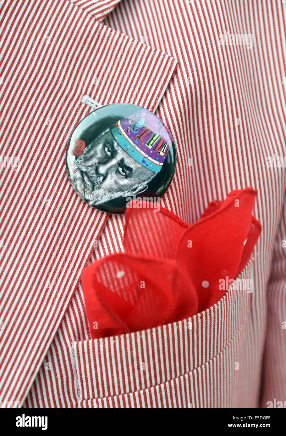 A button on a jacket shows celebrity hairdresser Udo Walz and the ...