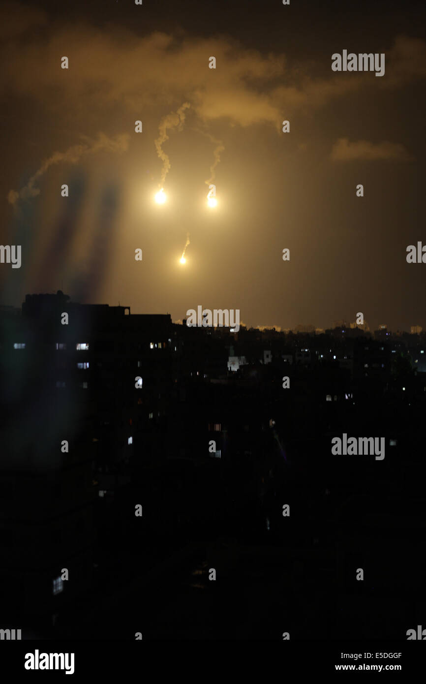 Israeli forces' flares light up the night sky of Gaza City on early ...