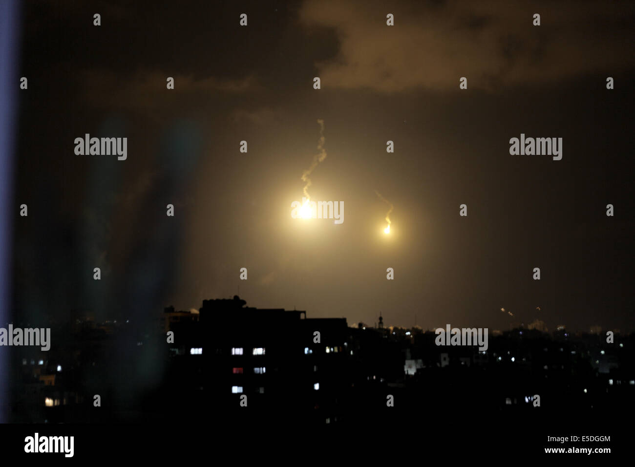 Israeli forces' flares light up the night sky of Gaza City on early ...