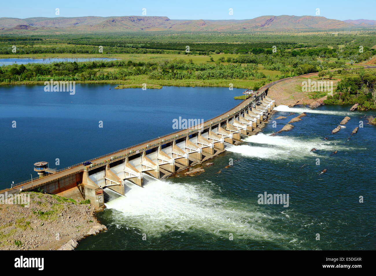 River with dam hi-res stock photography and images - Alamy