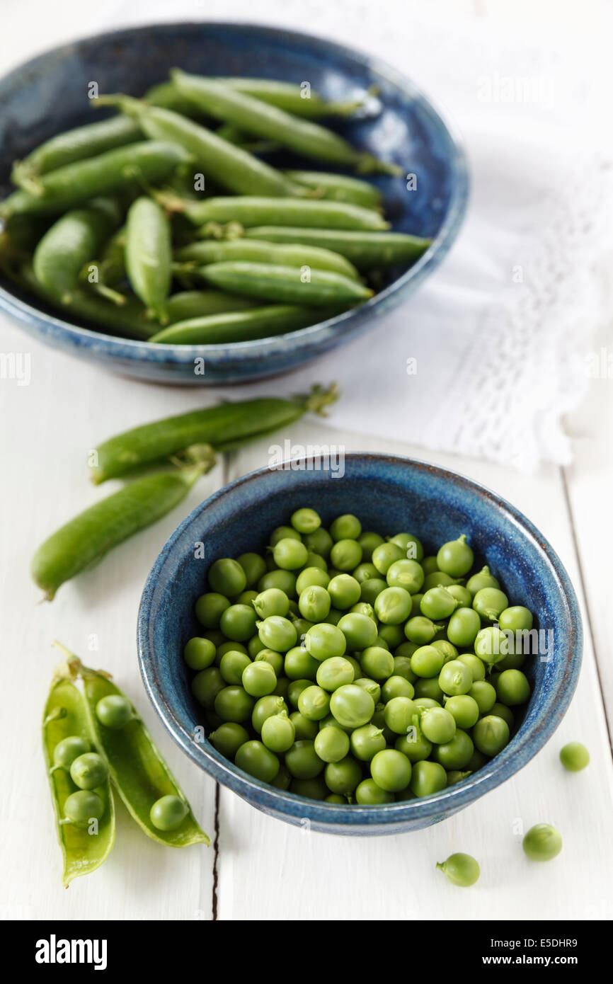 White pods hi-res stock photography and images - Alamy
