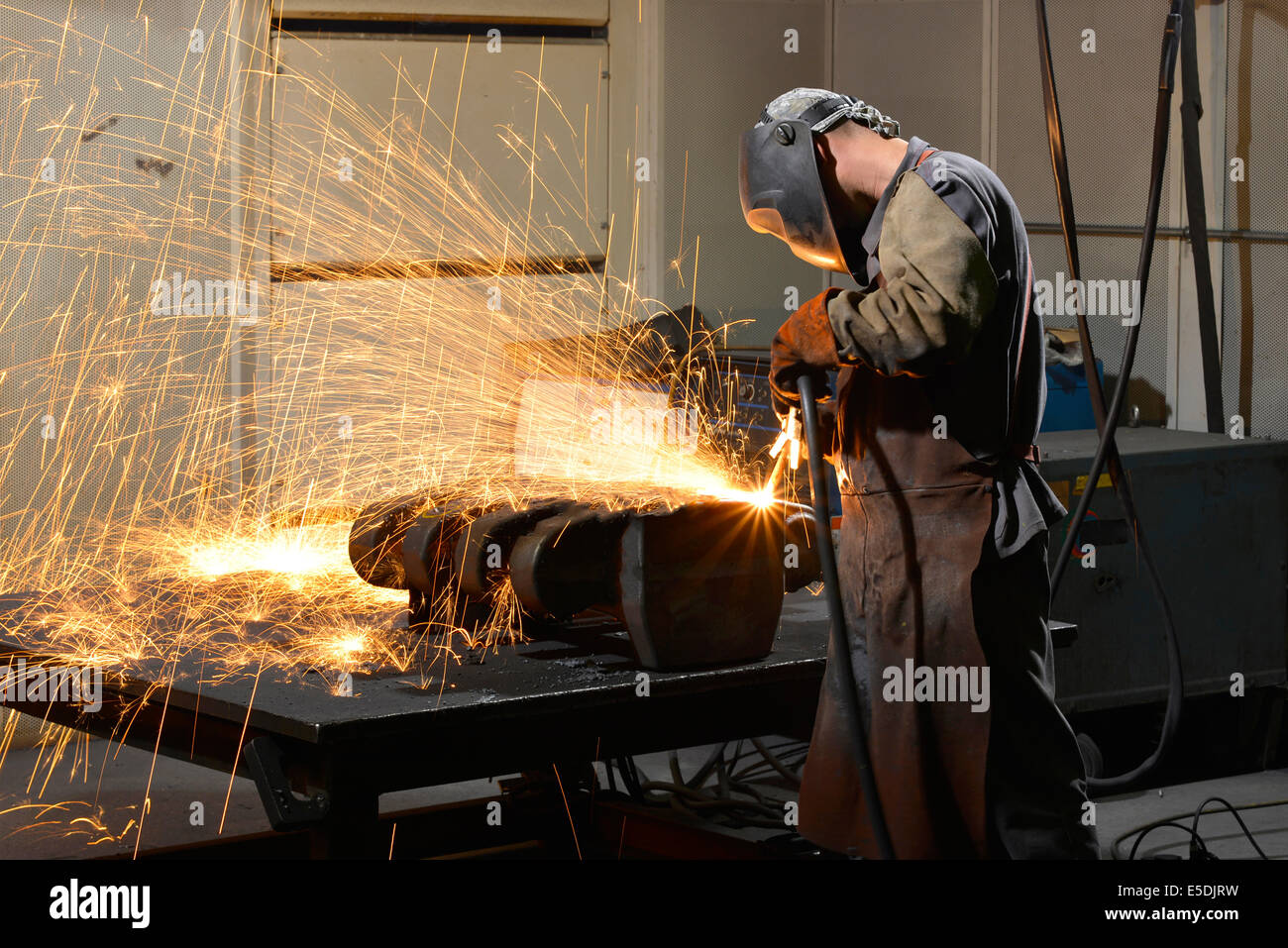 Cast iron skilled hi-res stock photography and images - Alamy