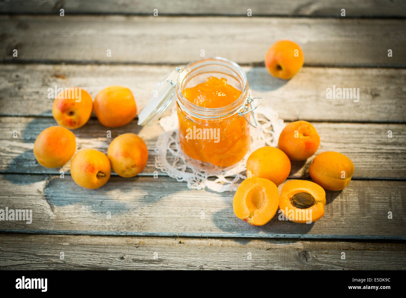 Apricots prunus armeniaca fruit hi-res stock photography and images - Alamy