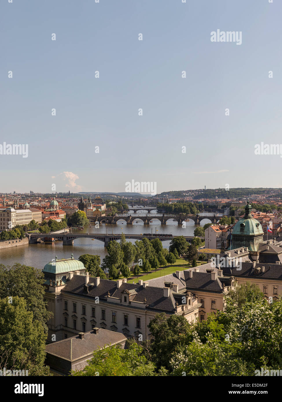 Bridges that cross hi-res stock photography and images - Alamy
