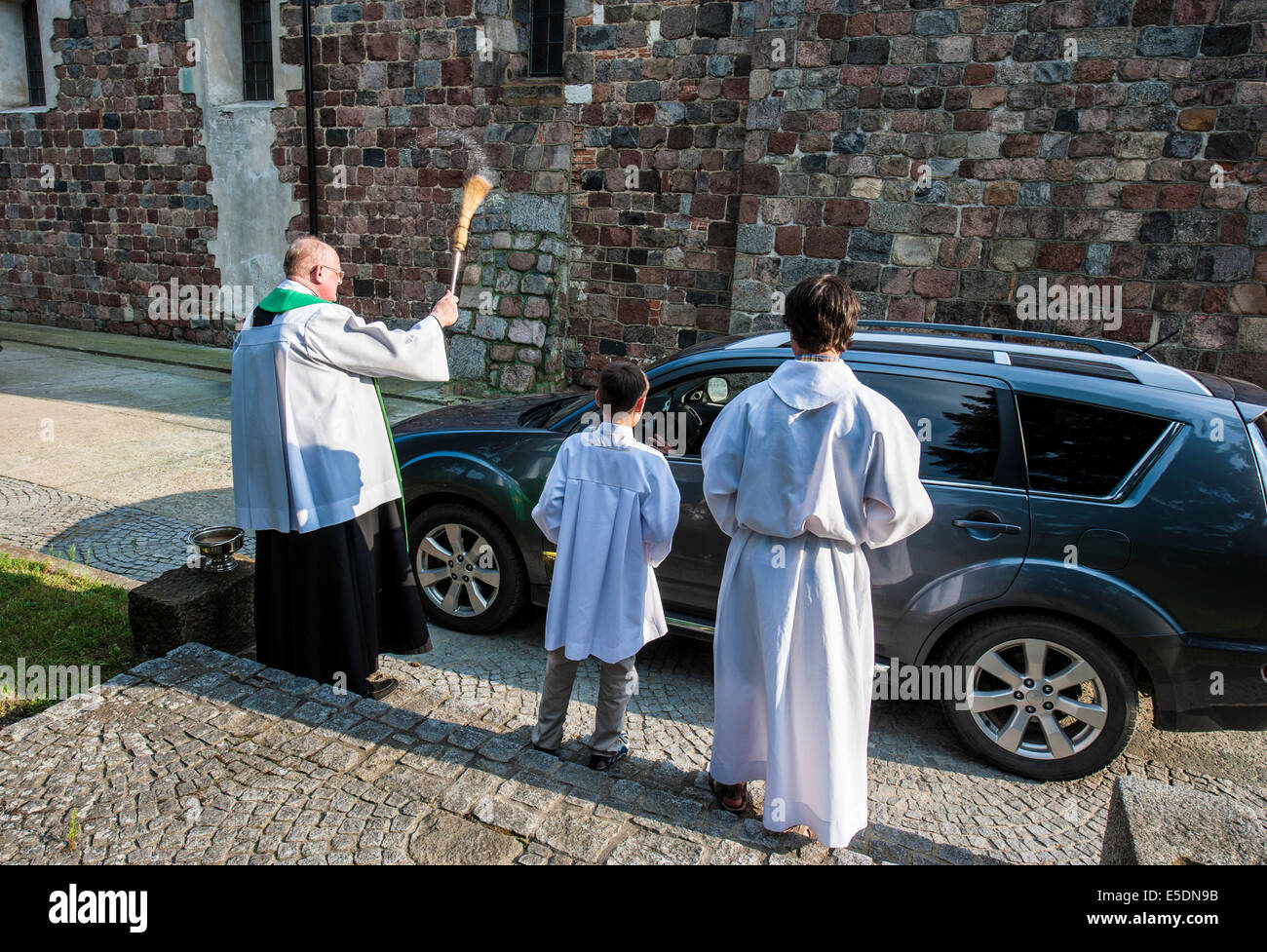Medieval priest mass hi-res stock photography and images - Alamy
