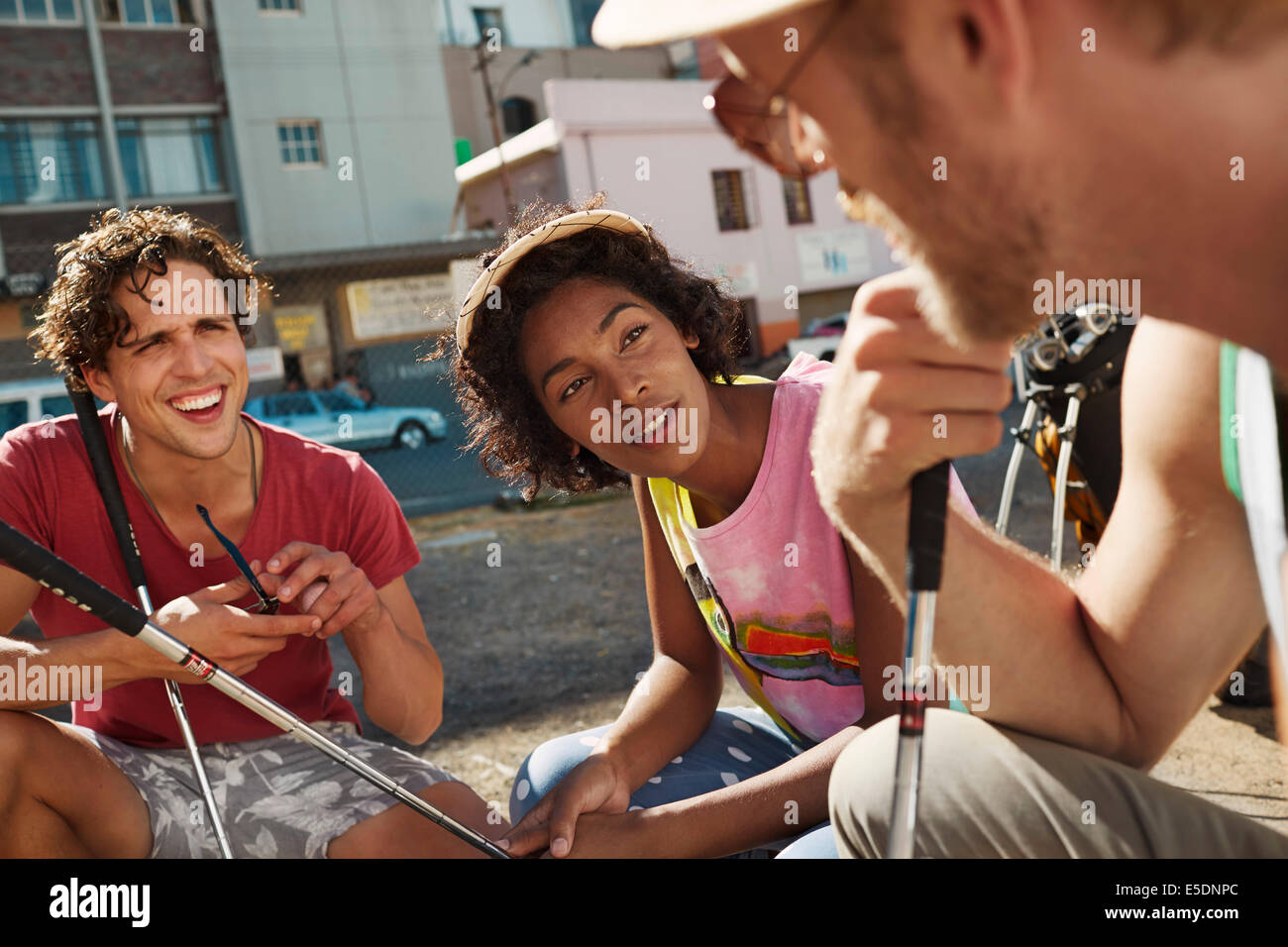 Group of friends playing golf hi-res stock photography and images - Alamy