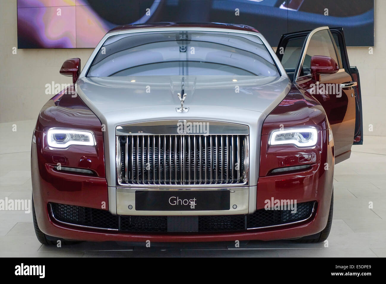 Rolls royce ghost car hi-res stock photography and images - Alamy