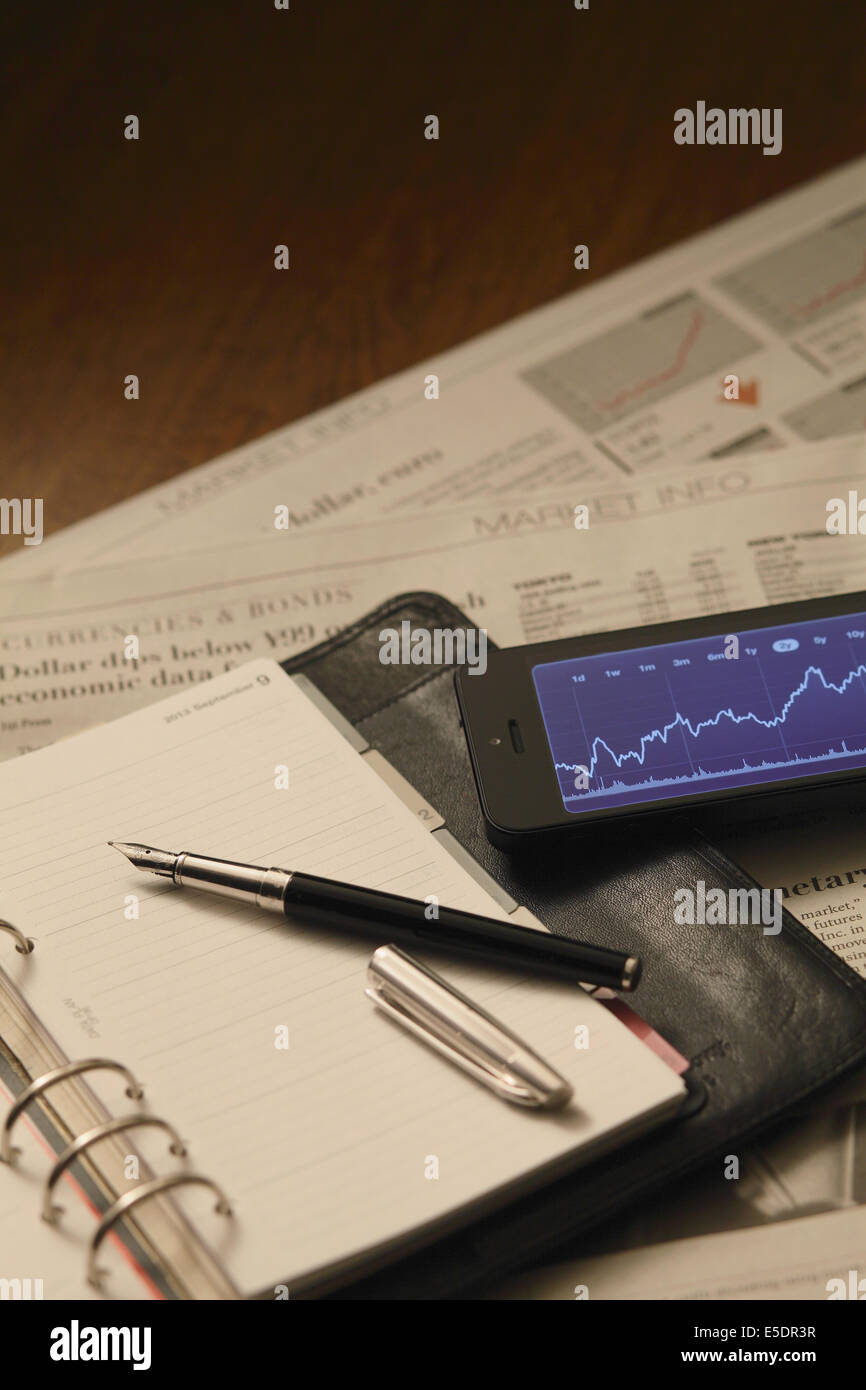 Chaotic office desk Stock Photo - Alamy