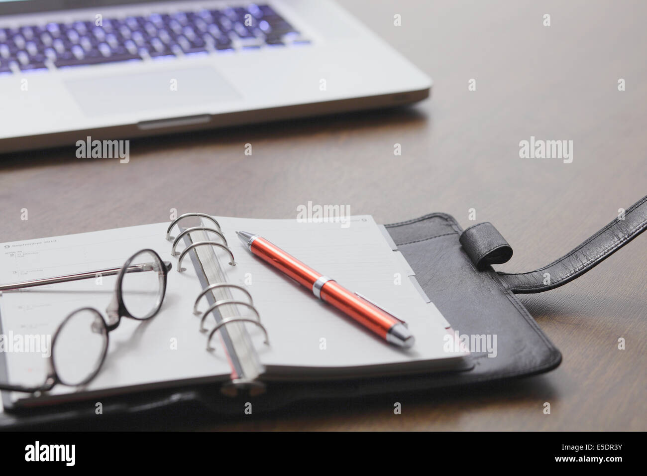 Chaotic office desk Stock Photo - Alamy