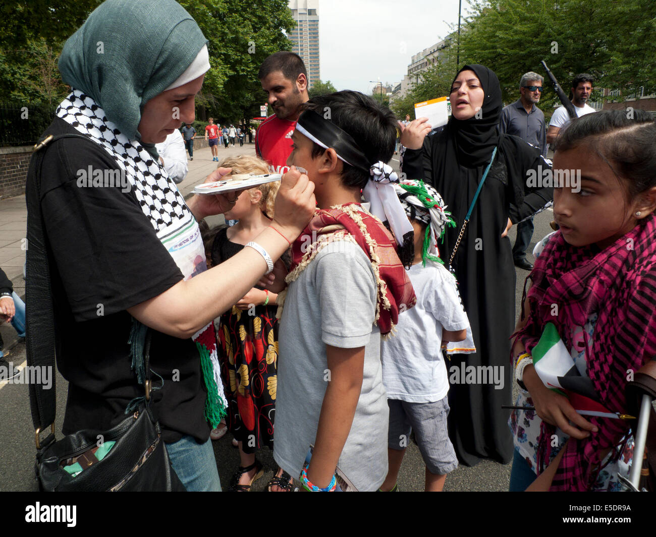 Palestine face painting hi-res stock photography and images - Alamy