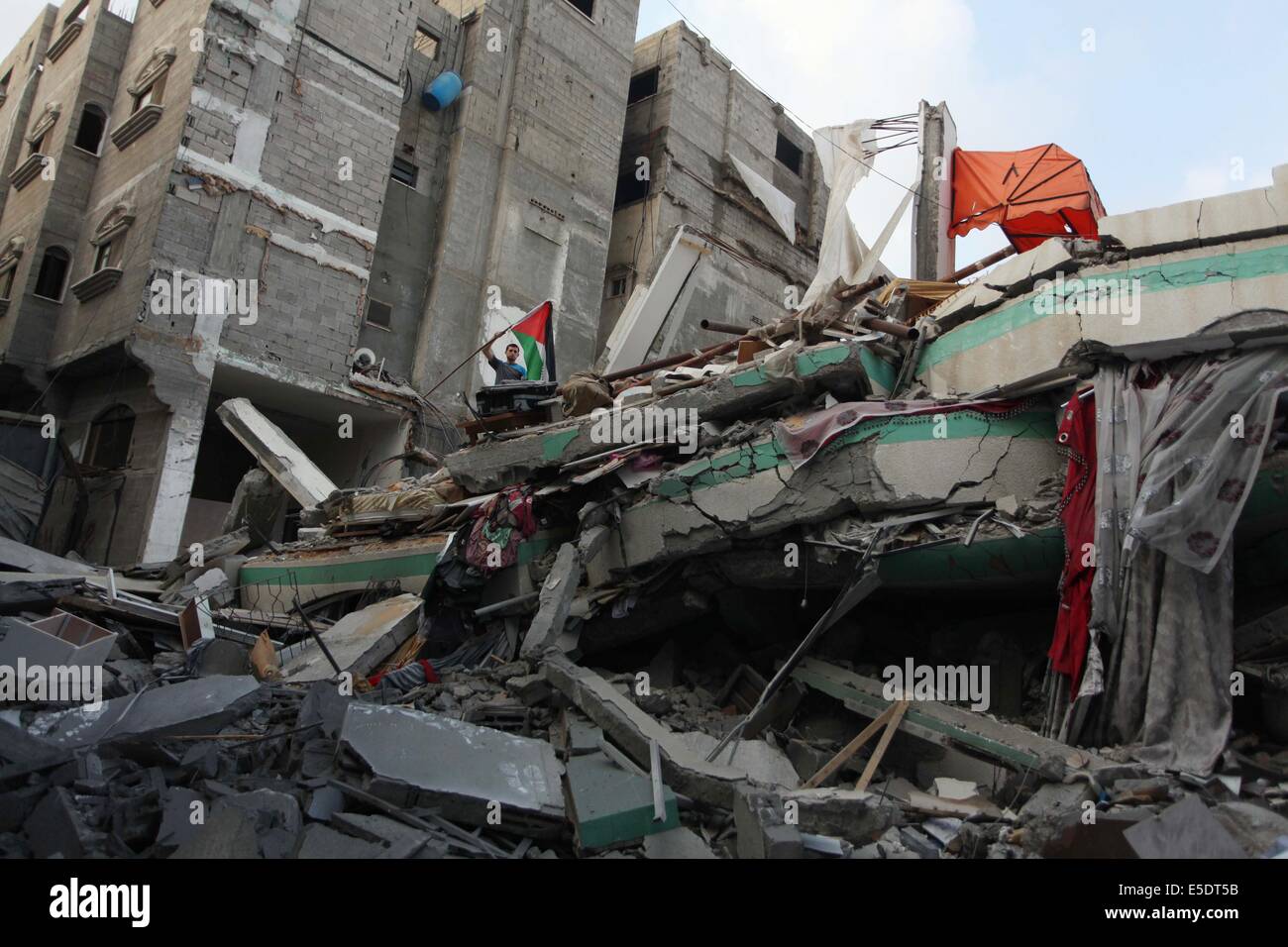 Gaza City, Gaza Strip, Palestinian Territory. 29th July, 2014. A ...