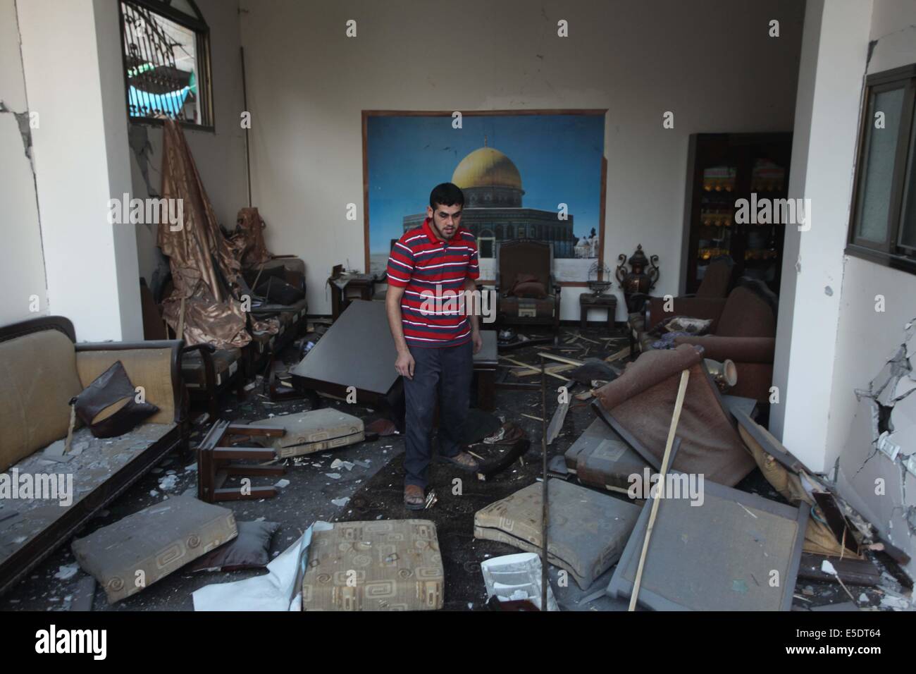Gaza City, Gaza Strip, Palestinian Territory. 29th July, 2014. A ...
